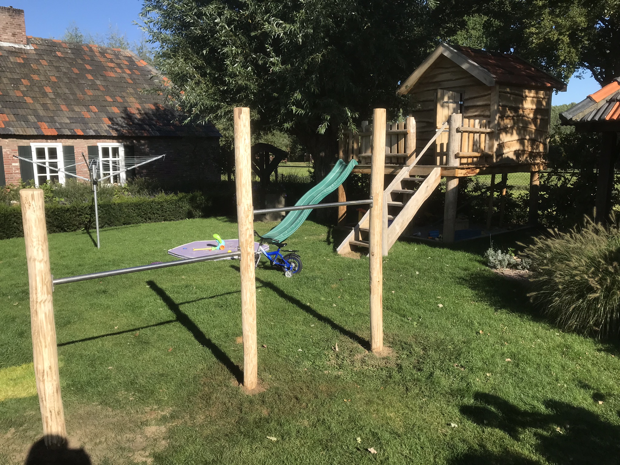 Rekstok RVS met Kastanjehouten palen - De Kastaan Nuland